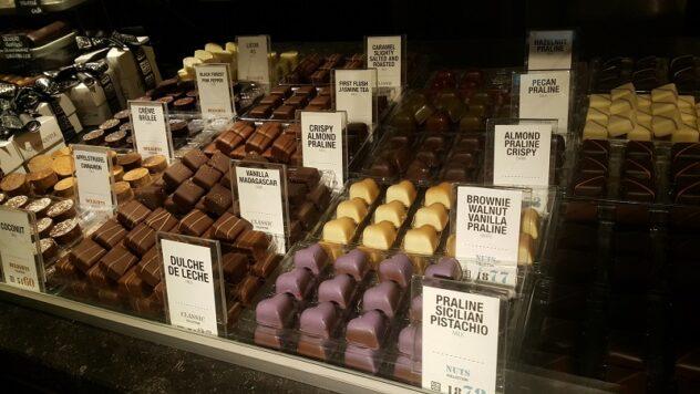 33 Best Amsterdam Chocolate Shops & Destinations