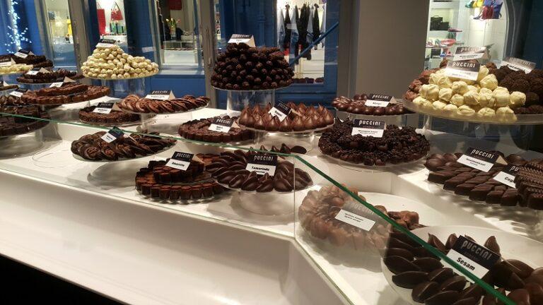 33 Best Amsterdam Chocolate Shops & Destinations