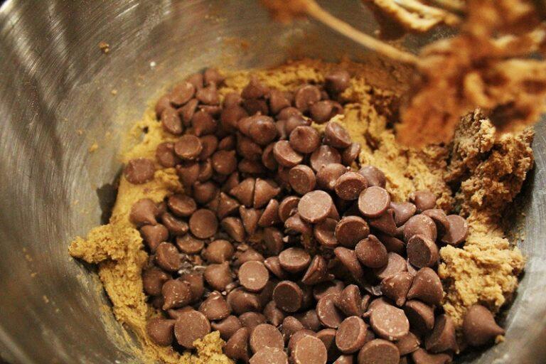 9 Best Substitutes for Chocolate Chips (in Anything)