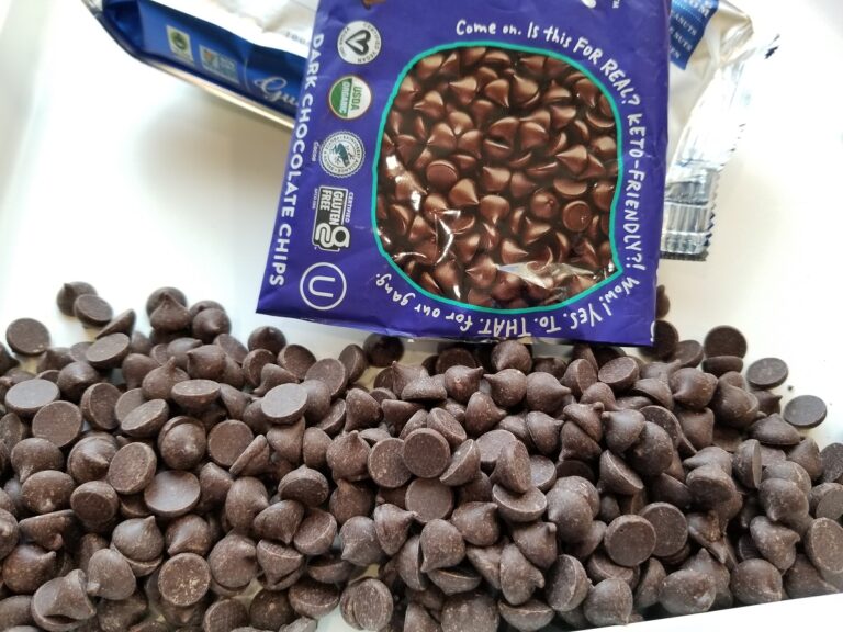 9 Best Substitutes for Chocolate Chips (in Anything)